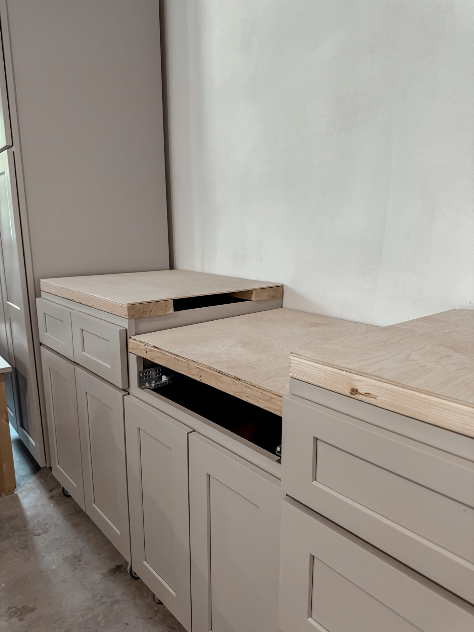 DIY Mobile Workbench: How to Build Custom Wood Countertops - Come Stay ...